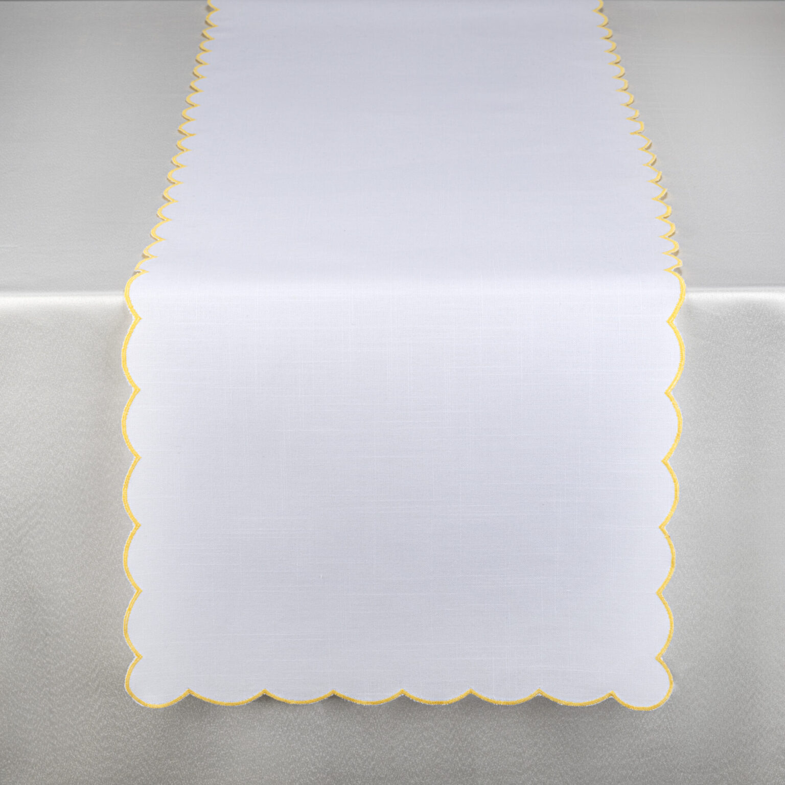 Starched Runner – Yellow Scalloped Edge - ELEGANT EDGE